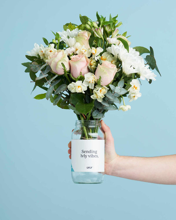 Luxe Seasonal Posy - LVLY